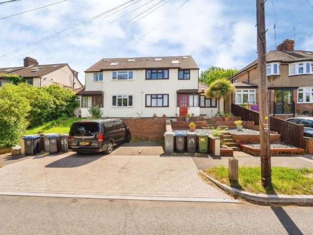 2 Bedroom Maisonette Flat