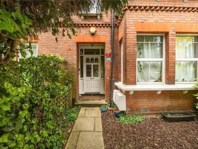 2 Bedroom Maisonette Flat