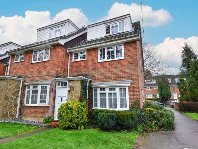 2 Bedroom Maisonette Flat