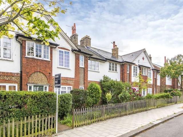 2 Bedroom Maisonette Flat