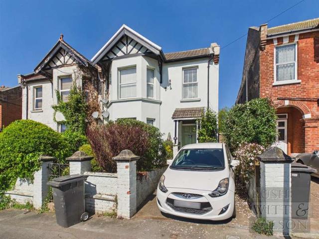 2 Bedroom Maisonette Flat