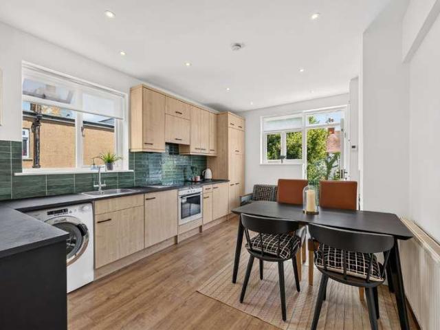 2 Bedroom Maisonette Flat