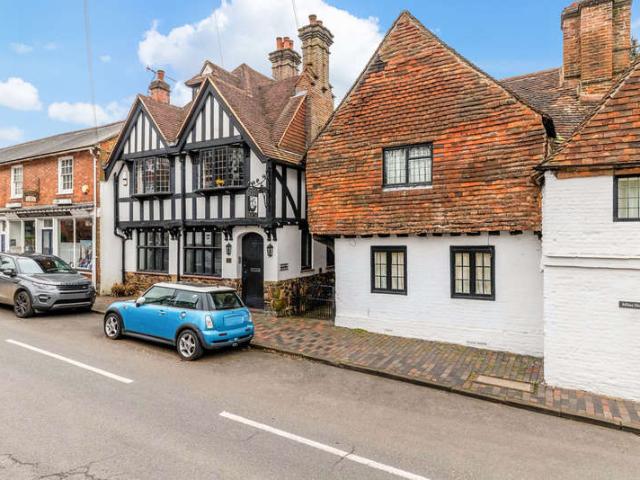 2 Bedroom Maisonette Flat