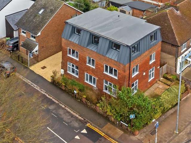 2 Bedroom Maisonette Flat