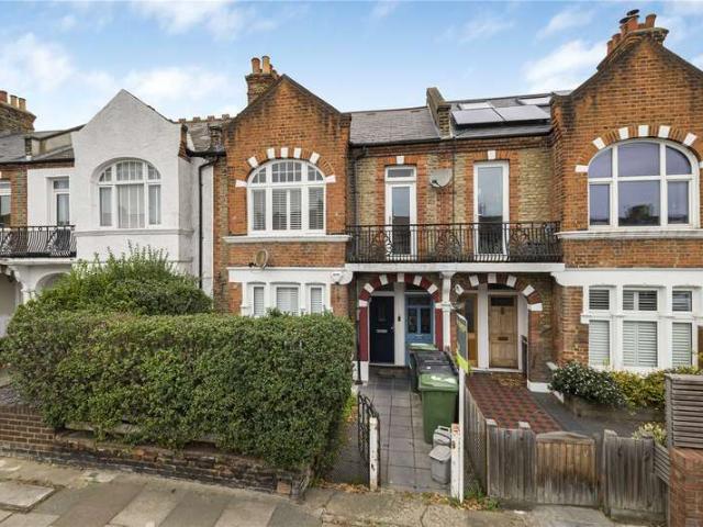 2 Bedroom Maisonette Flat