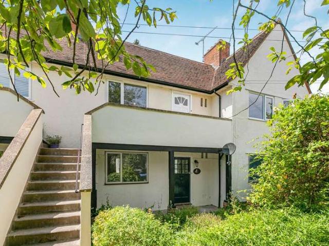 2 Bedroom Maisonette Flat