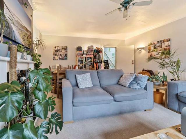 2 Bedroom Maisonette Flat