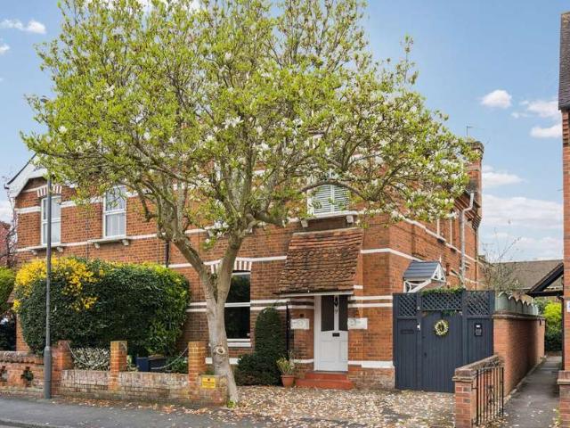 2 Bedroom Maisonette Flat