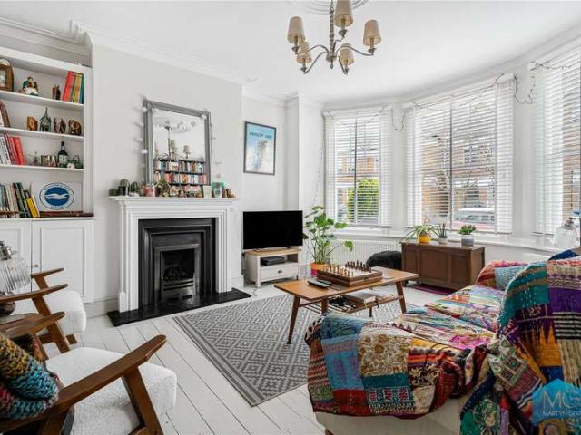 2 Bedroom Maisonette Flat