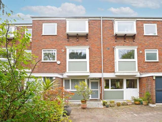 2 Bedroom Maisonette Flat