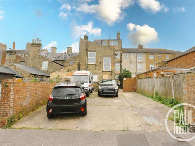 2 Bedroom Maisonette Flat