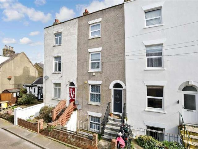 2 Bedroom Maisonette Flat