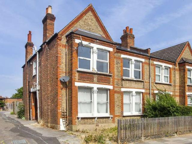 2 Bedroom Maisonette Flat