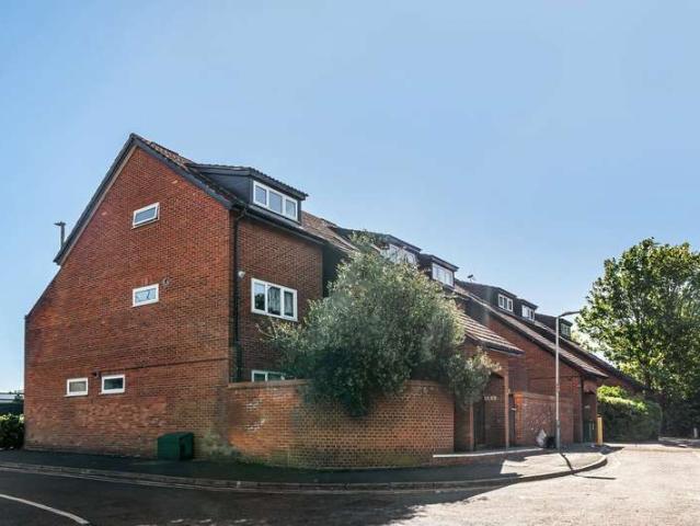 2 Bedroom Maisonette Flat