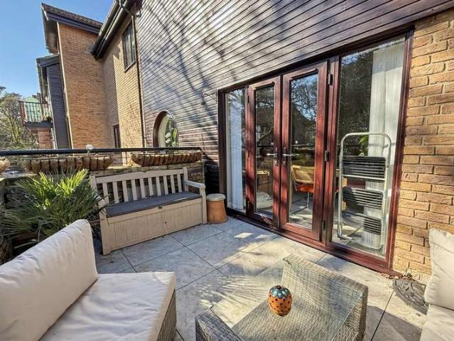 2 Bedroom Maisonette Flat