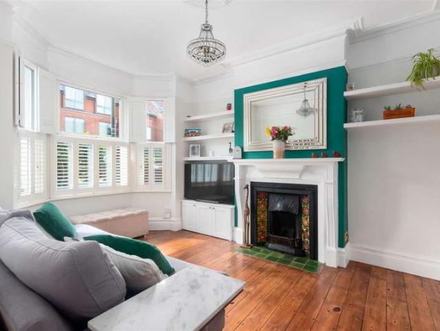 2 Bedroom Maisonette Flat