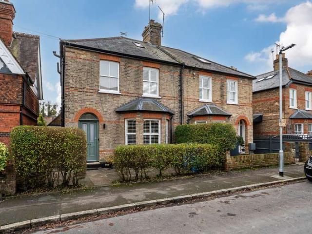 2 Bedroom Maisonette Flat