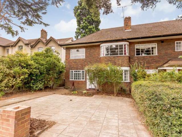 2 Bedroom Maisonette Flat