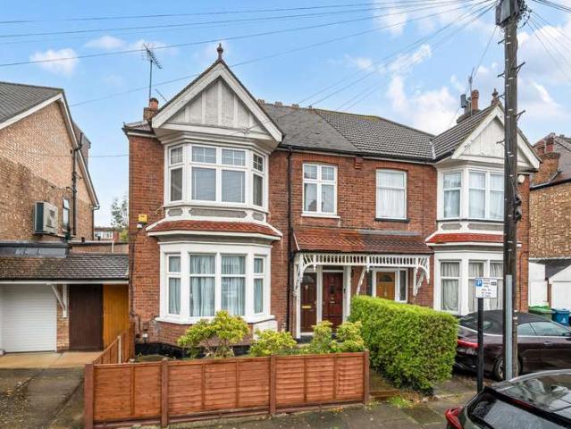 2 Bedroom Maisonette Flat