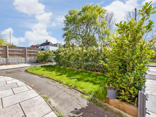 2 Bedroom Maisonette Flat