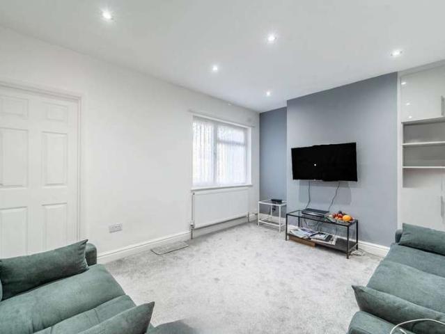 2 Bedroom Maisonette Flat