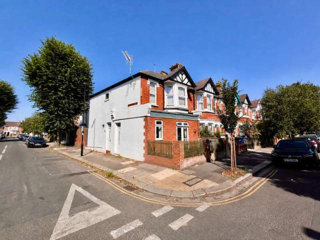 2 Bedroom Maisonette Flat