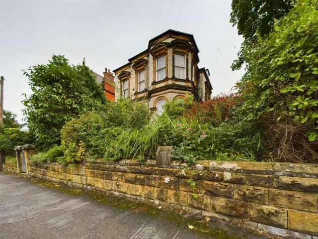 2 Bedroom Maisonette Flat