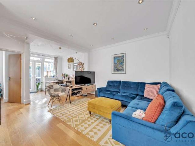 2 Bedroom Maisonette Flat