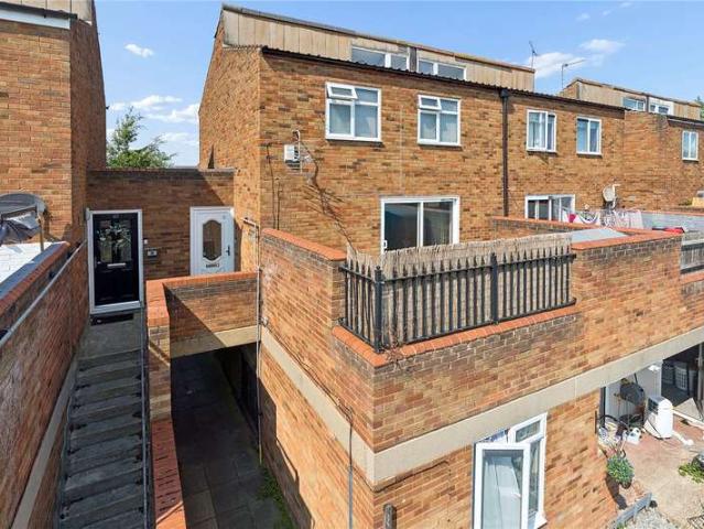 2 Bedroom Maisonette Flat
