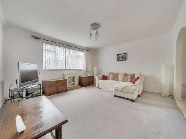2 Bedroom Maisonette Flat