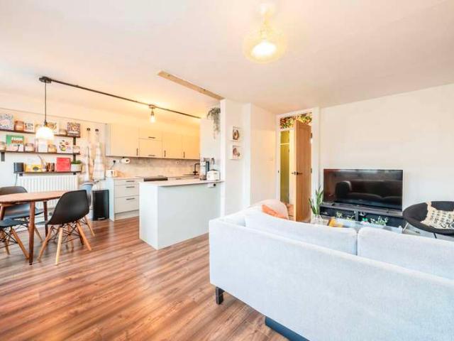 2 Bedroom Maisonette Flat