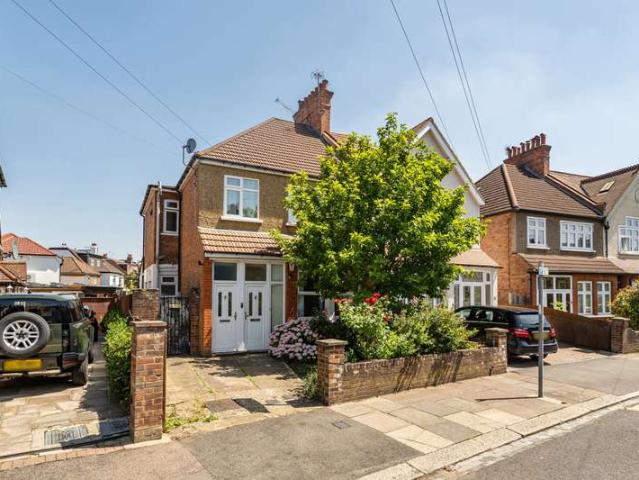 2 Bedroom Maisonette Flat