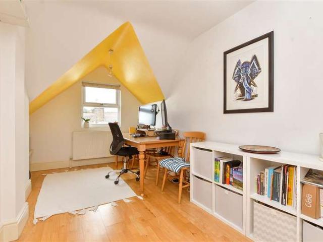 2 Bedroom Maisonette Flat