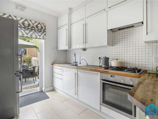 2 Bedroom Maisonette Flat
