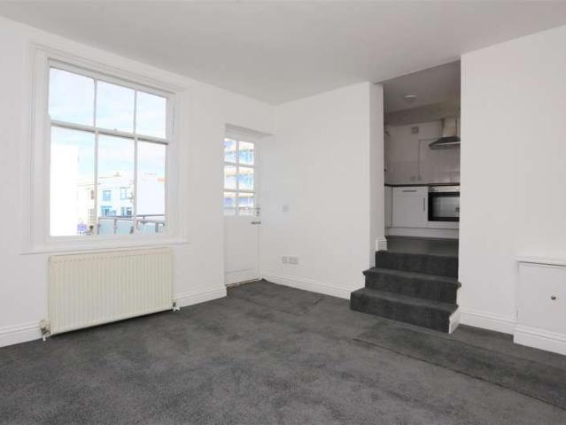 2 Bedroom Maisonette Flat