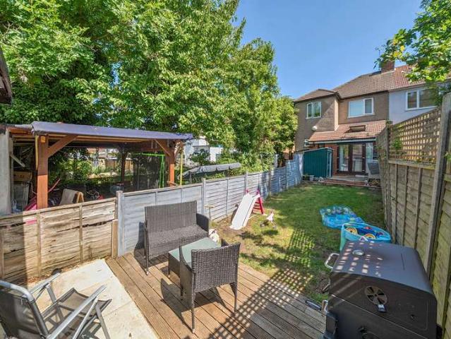 2 Bedroom Maisonette Flat