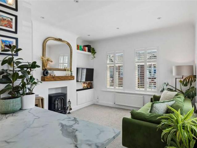 2 Bedroom Maisonette Flat
