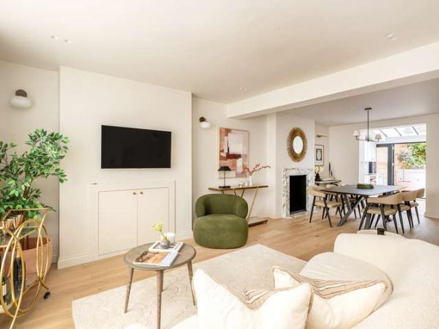 2 Bedroom Maisonette Flat