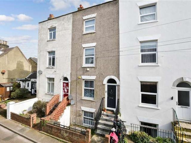 2 Bedroom Maisonette Flat