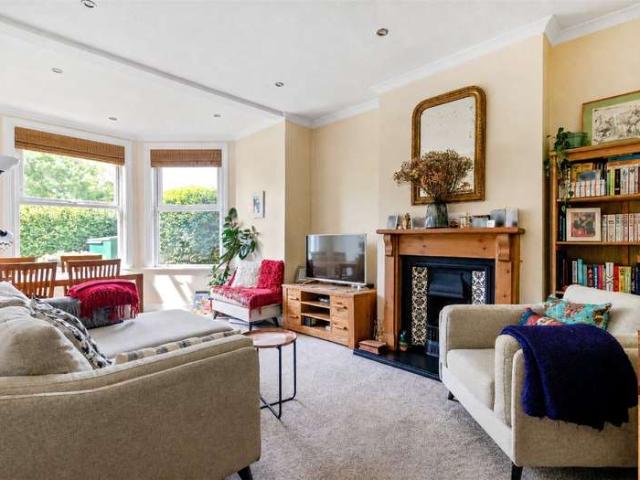 2 Bedroom Maisonette Flat