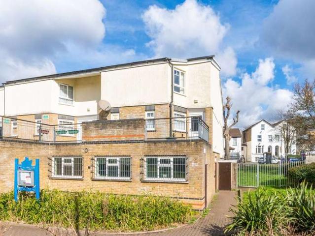 2 Bedroom Maisonette Flat