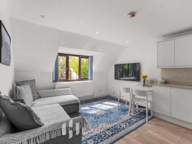 2 Bedroom Maisonette Flat