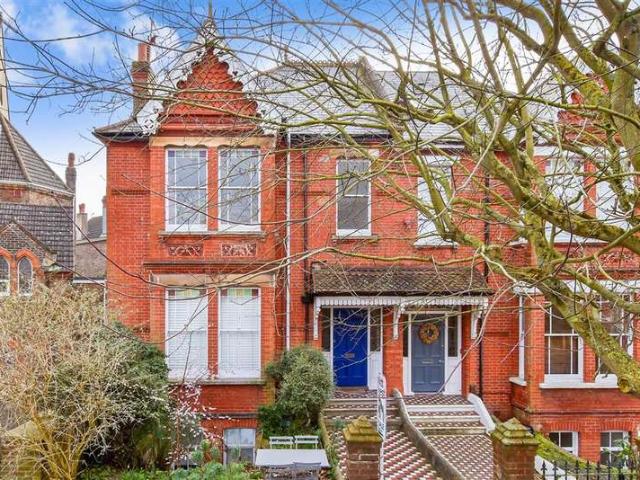 2 Bedroom Ground Maisonette Flat