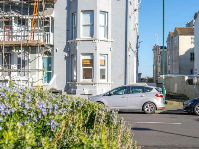 2 Bedroom Maisonette Flat