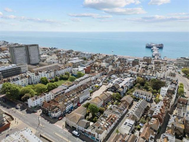 2 Bedroom Maisonette Flat