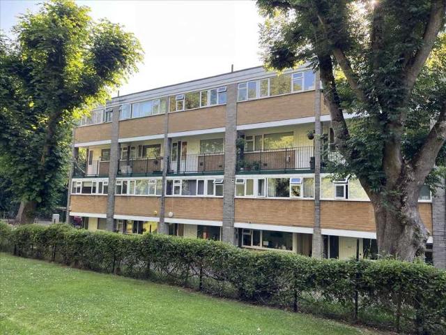 2 Bedroom Maisonette Flat