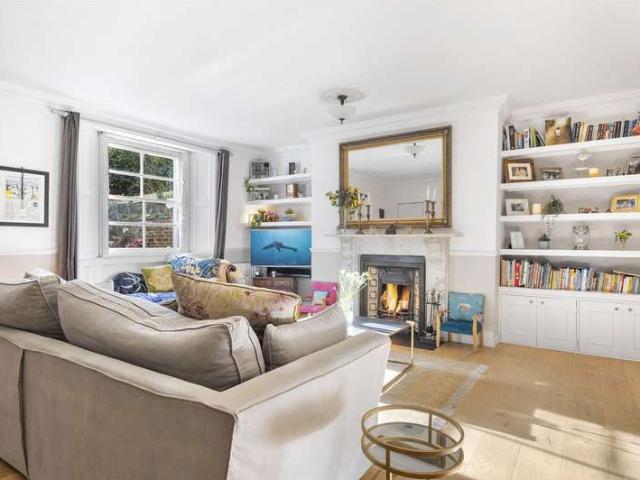 2 Bedroom Maisonette Flat