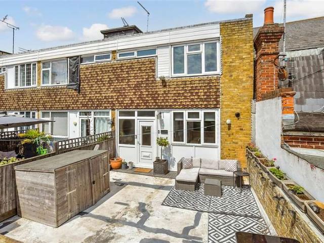 2 Bedroom Maisonette Flat