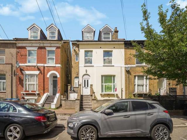 2 Bedroom Maisonette Flat