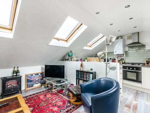 2 Bedroom Maisonette Flat